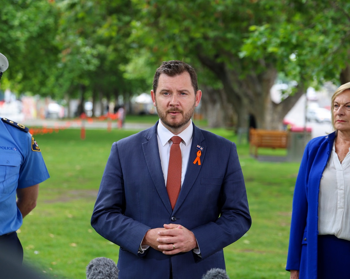 Knife Search Trial - LAFM